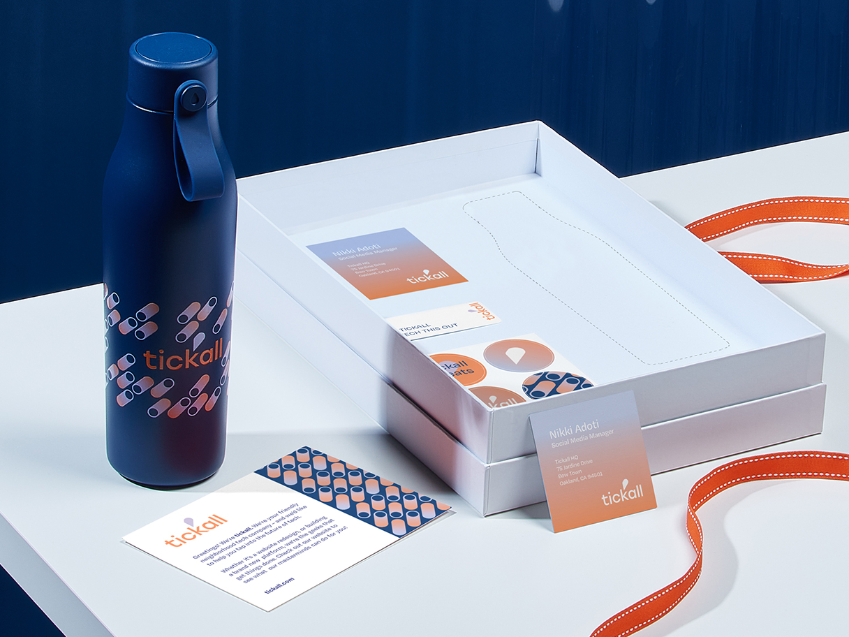 Create Unique Custom Drinkware for your Brand | MOO US