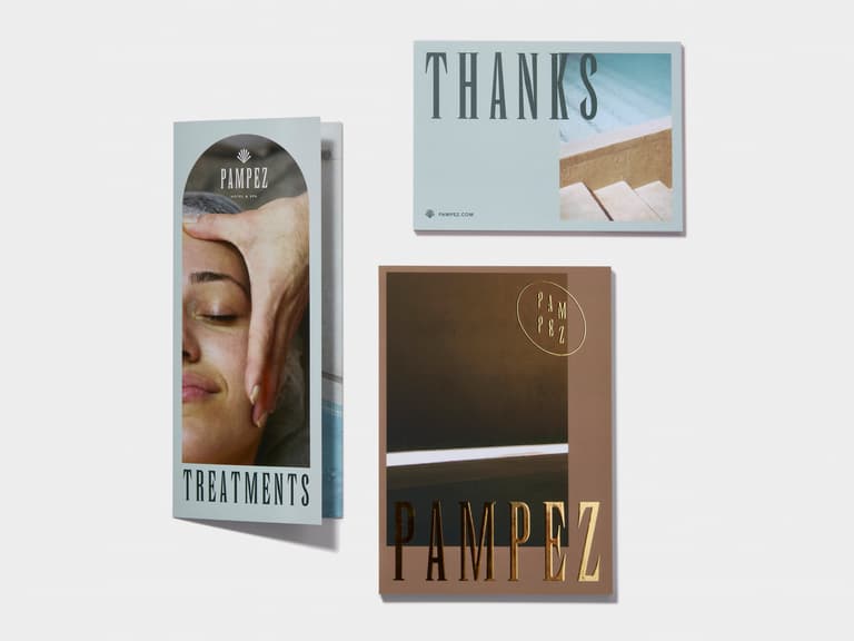 Brochure Premium Gloss Tri-Fold | MOO