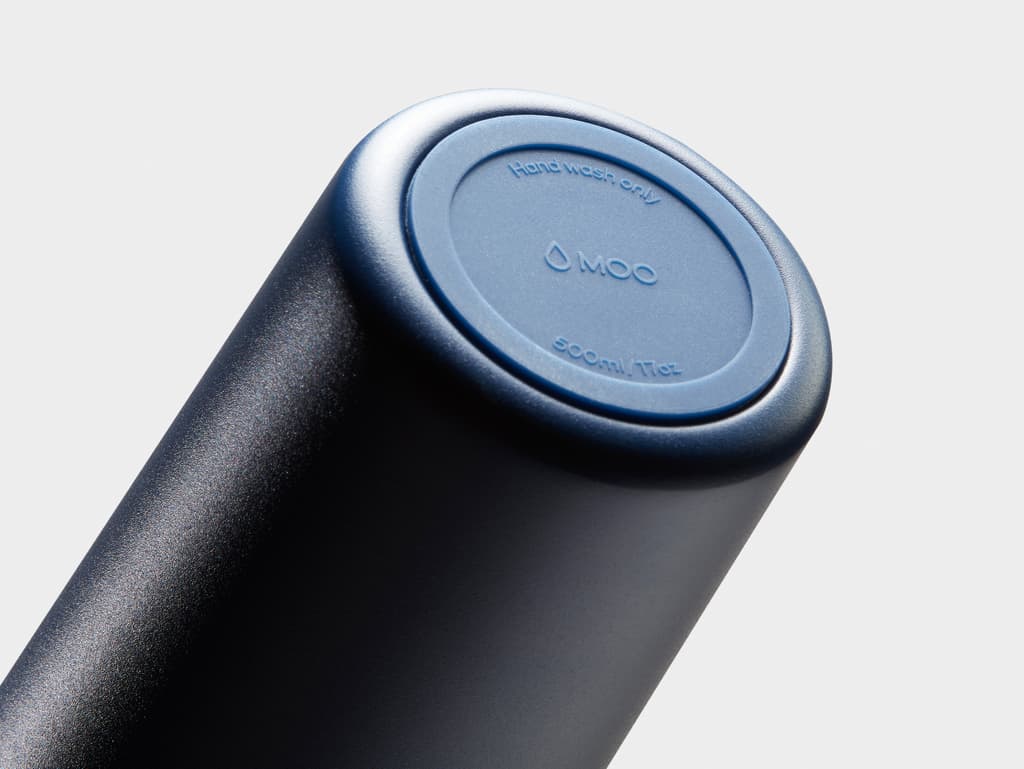 Original MOO Water Bottle Midnight Blue One-sided engraving | MOO